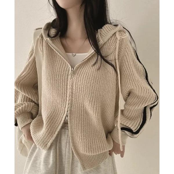 参考価格：4，704円発売時期：2024年08月コンディション：A（使用感なし）数回使用した程度で使用感が感じられないアイテム前身頃：型崩れ参考商品名：袖ライン入りニットカーディガン/クルートラックニットフード付パーカー参考品番：D1243...