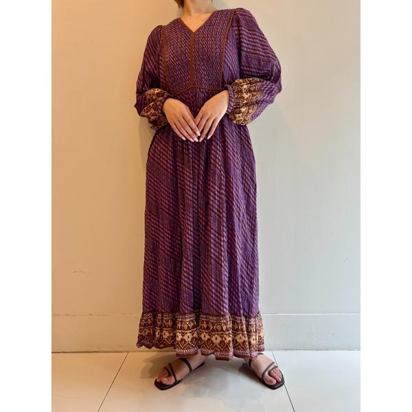 『セール実施中』参考価格：33，000円発売時期：2025年08月コンディション：A（使用感なし）数回使用した程度で使用感が感じられないアイテム参考商品名：COTTON STRIPE ETHNIC PRINT DRESS参考品番：02043...