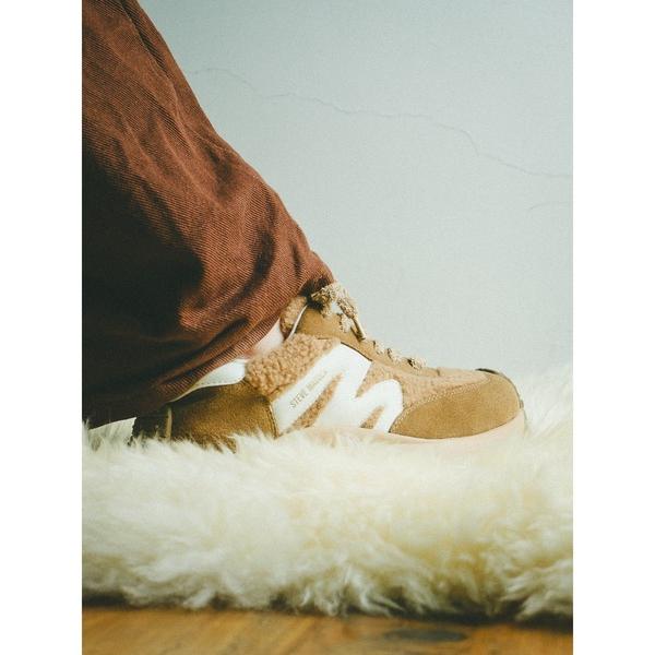 参考価格：16，500円発売時期：2025年09月コンディション：B（目立つ使用感なし）使用感が少ない、または気にならないアイテム表面・内側：汚れ付属品：箱参考商品名：スエードファー厚底スニーカー/S.MADDEN SUPERCAMPO-F...