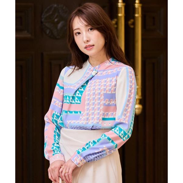 『セール実施中』参考価格：29，700円発売時期：2024年12月コンディション：A（使用感なし）数回使用した程度で使用感が感じられないアイテム参考商品名：[冨張愛コラボ] ジオメトリックブロックプリントブラウス参考品番：031-51102...
