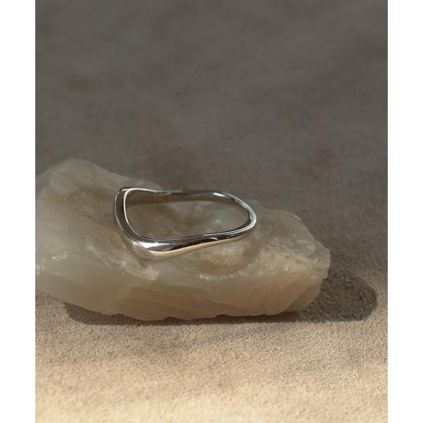 参考価格：8，800円発売時期：2025年03月コンディション：B（目立つ使用感なし）使用感が少ない、または気にならないアイテム表面：汚れ、傷付属品：箱参考商品名：silver925 UND ぷっくりリング参考品番：132491312【商品...