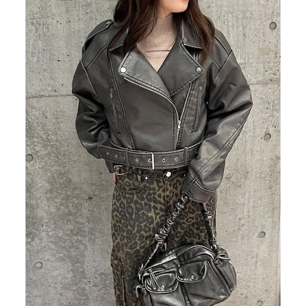 参考価格：9，790円発売時期：2024年11月コンディション：B（目立つ使用感なし）使用感が少ない、または気にならないアイテム全体的：色あせ参考商品名：ショート丈ライダースジャケット参考品番：112090049【商品に関する注意事項】・こ...