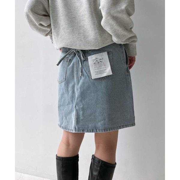 参考価格：6，490円発売時期：2022年09月コンディション：A（使用感なし）数回使用した程度で使用感が感じられないアイテム参考商品名：♪フラッシャー付 バックレースアップミニスカート 　セットアップ可能参考品番：QE0554-18， Q...