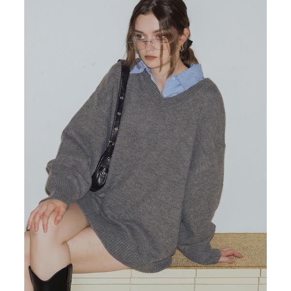 参考価格：4，950円発売時期：2025年08月コンディション：A（使用感なし）数回使用した程度で使用感が感じられないアイテム後身頃：繊維突出参考商品名：Vネックオーバーサイズニット参考品番：232-021S1046/246-021S104...