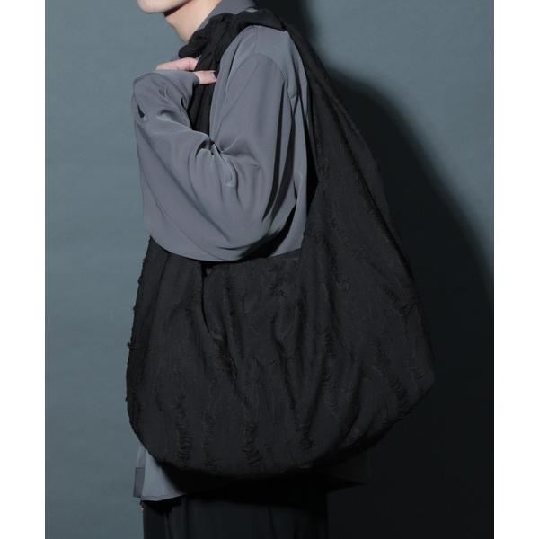 参考価格：5，940円発売時期：2024年12月コンディション：B（目立つ使用感なし）使用感が少ない、または気にならないアイテム表面：汚れ参考商品名：【一部カラーWEB限定】EASYショルダーBAG(HARE)参考品番：289735【商品に...