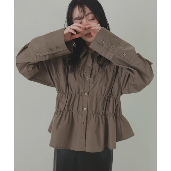 『セール実施中』参考価格：5，940円発売時期：2025年01月コンディション：C（やや使用感あり）使用感があり、やや気になる傷や汚れがあるアイテム全体的：保管上のにおいがします。参考商品名：シャーリングビスチェデザインシャツ参考品番：23...