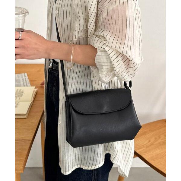 『セール実施中』参考価格：3，300円発売時期：2024年09月コンディション：B（目立つ使用感なし）使用感が少ない、または気にならないアイテム全体的：汚れ内側・表面：ほつれ参考商品名：ミニフラップショルダーバッグ参考品番：DCZ10A22...