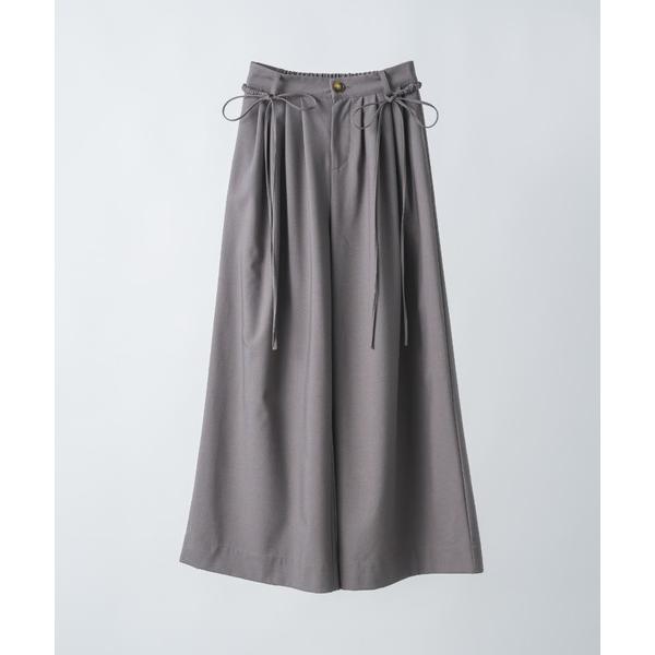 『セール実施中』参考価格：9，570円発売時期：2024年10月コンディション：B（目立つ使用感なし）使用感が少ない、または気にならないアイテム全体的：毛玉付属品：ベルト参考商品名：ribbon belt wide pants / サイドリ...