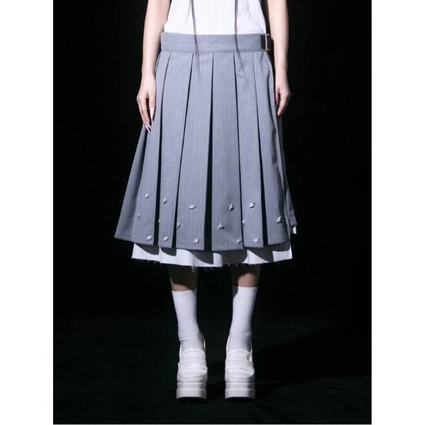 『セール実施中』参考価格：20，900円発売時期：2025年04月コンディション：A（使用感なし）数回使用した程度で使用感が感じられないアイテム参考商品名：neith./ネイス/Rose Pleats Skirt Pants参考品番：784...
