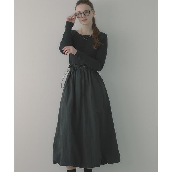 『セール実施中』参考価格：7，700円発売時期：2023年10月コンディション：A（使用感なし）数回使用した程度で使用感が感じられないアイテム参考商品名：SALOON(サルーン)/バルーンドッキングワンピース参考品番：985235【商品に関...