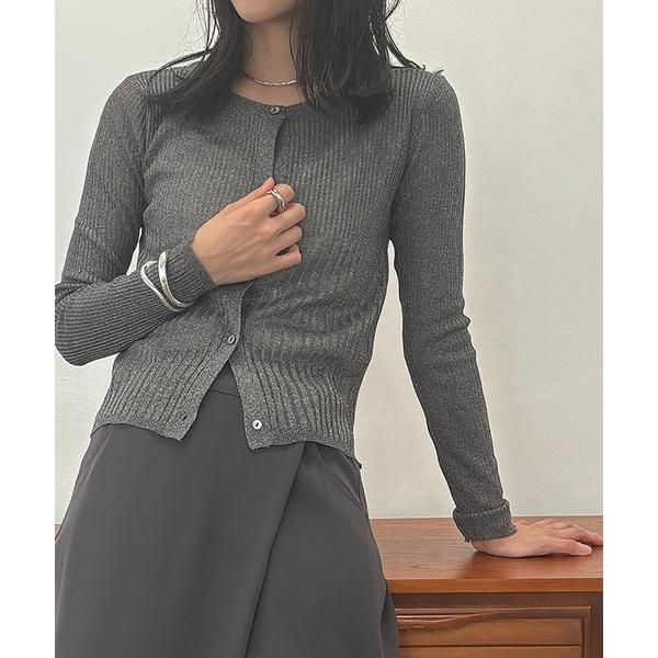 『セール実施中』参考価格：3，960円発売時期：2024年07月コンディション：A（使用感なし）数回使用した程度で使用感が感じられないアイテム参考商品名：[追加]シアーメタリックリブニットカーディガン参考品番：2024-B-ELK04130...