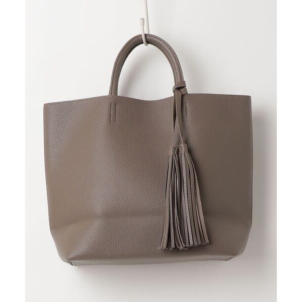 『タイムセール実施中』参考価格：6，930円発売時期：2023年01月コンディション：A（使用感なし）数回使用した程度で使用感が感じられないアイテムライナー：欠損参考商品名：タッセル付軽量シンプルトートバッグ参考品番：XX34-2AU240...