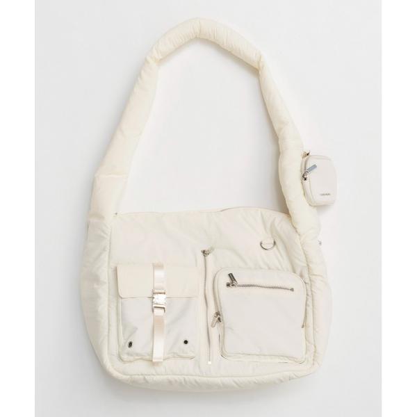 参考価格：25，300円発売時期：2024年12月コンディション：B（目立つ使用感なし）使用感が少ない、または気にならないアイテム表面：汚れ参考商品名：Out Pocket Puffer Big Size Bag/アウトポケットパッファービ...