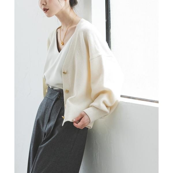 参考価格：20，900円発売時期：2023年08月コンディション：B（目立つ使用感なし）使用感が少ない、または気にならないアイテムブランドタグ：汚れ袖・袖口：毛玉参考商品名：カシミヤ混Vネックパフスリーブカーディガン参考品番：2308024...