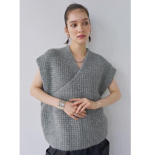 参考価格：16，500円発売時期：2023年09月コンディション：A（使用感なし）数回使用した程度で使用感が感じられないアイテム参考商品名：Cachecoeur Knit Vest /カシュクールニットベスト参考品番：AS23AW-CLT0...