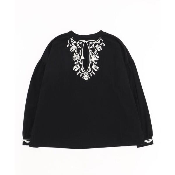 『セール実施中』参考価格：9，900円発売時期：2022年11月コンディション：C（やや使用感あり）使用感があり、やや気になる傷や汚れがあるアイテム全体的：色あせ参考商品名：B:MING by BEAMS / コード 刺繍 ブラウス参考品番...