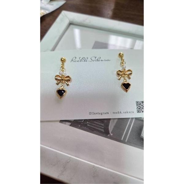 ZOZO問い合わせ番号:103777189ショップ:TONE，トーンブランド:tone，トーン商品名:【ReeHK.Sakura】リボンイヤリング (MA)カテゴリ:アクセサリー>イヤリングブランド品番:Reehk-59素材:ステンレ...