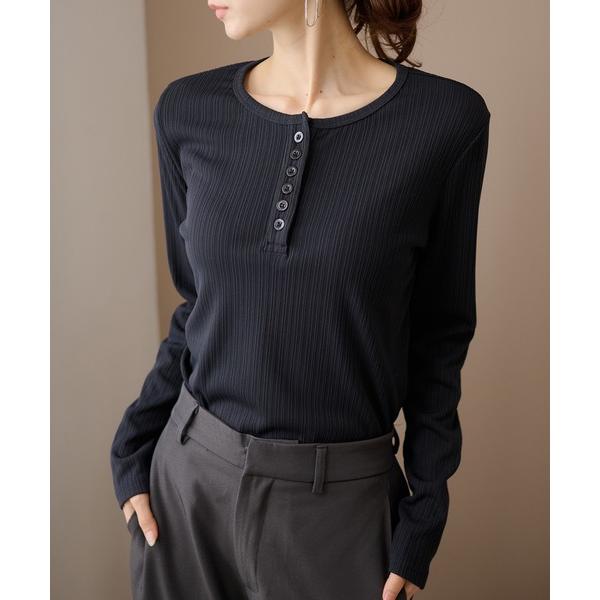 ZOZO問い合わせ番号:103779204ショップ:Lace Ladies，レースレディースブランド:DAYRA，デイラ商品名:ヘンリーネック ハーフボタン ランダム プリーツカテゴリ:トップス>Tシャツ/カットソーブランド品番:DA...
