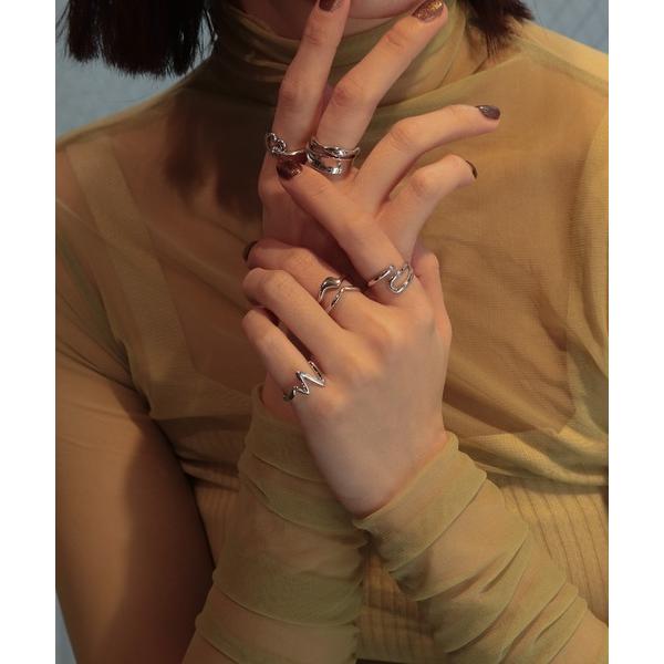 参考価格：15，400円発売時期：2025年03月コンディション：B（目立つ使用感なし）使用感が少ない、または気にならないアイテム表面：傷、汚れ付属品：箱参考商品名：silver925 UND 2連ニュアンスリング参考品番：13249141...