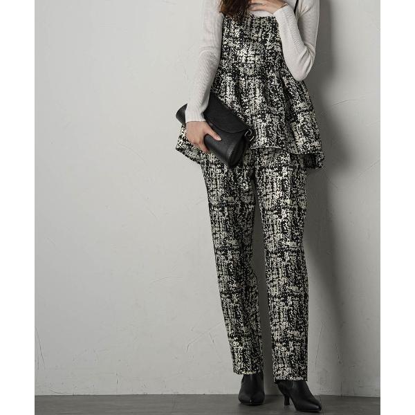 参考価格：17，600円発売時期：2023年12月コンディション：S（新品同様）タグ付きの未使用、または新品同様のアイテム付属品：タグ参考商品名：ラメジャガードタックパンツ≪セットアップ対応≫参考品番：2110-39017【商品に関する注意...
