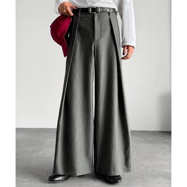 『タイムセール実施中』参考価格：6，999円発売時期：2025年09月コンディション：A（使用感なし）数回使用した程度で使用感が感じられないアイテム参考商品名：インタックワイドフレアスラックス／In-Tuck Design Wide Fla...