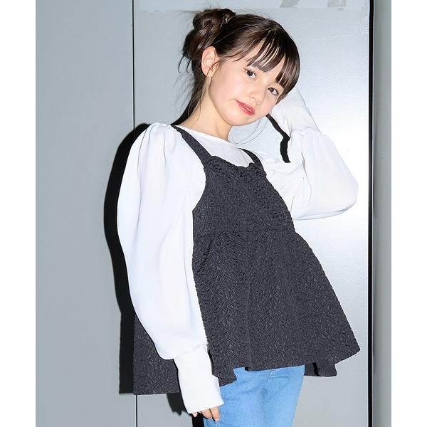 『セール実施中』参考価格：2，991円発売時期：2024年02月コンディション：B（目立つ使用感なし）使用感が少ない、または気にならないアイテム袖：ひきつれ袖口：毛玉参考商品名：フラワーエンボス ドッキング ペプラムデザインブラウス(140...