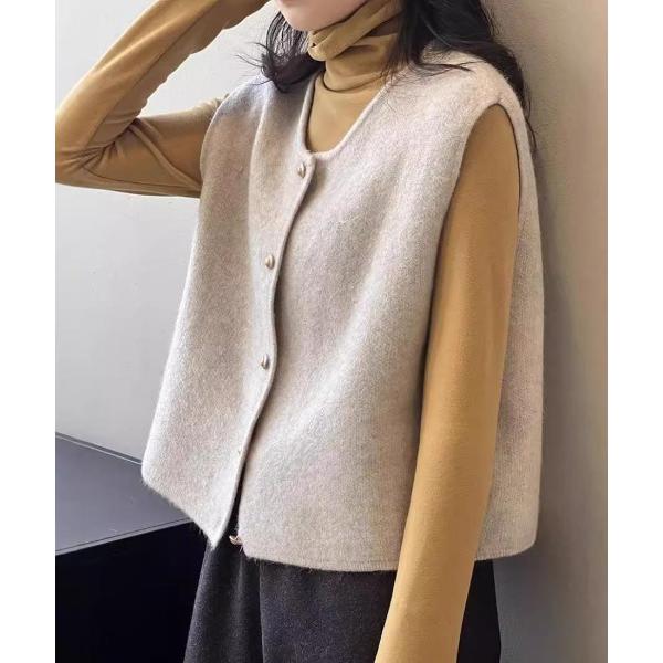 参考価格：4，590円発売時期：2025年09月コンディション：A（使用感なし）数回使用した程度で使用感が感じられないアイテム参考商品名：重ねるだけでこなれ見え。シンプル上手なノーカラーニットベスト参考品番：ri-gil-0018-c【商品...