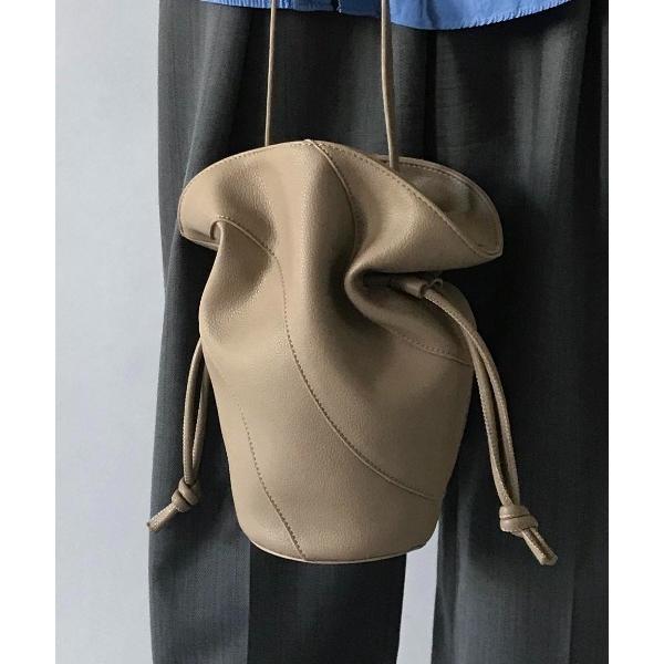 『セール実施中』参考価格：11，000円発売時期：2022年08月コンディション：A（使用感なし）数回使用した程度で使用感が感じられないアイテム参考商品名：LE VERNIS(ル・ベルニ)フレア巾着参考品番：222-210512【商品に関す...