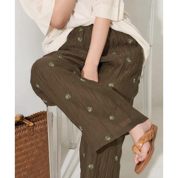 ZOZO問い合わせ番号:103818272ショップ:FREAK'S STORE，フリークスストアブランド:FREAK'S STORE，フリークスストア商品名:限定展開　シアー 小花柄 刺繍 ルーズパンツカテゴリ:パンツ>その他パンツブ...