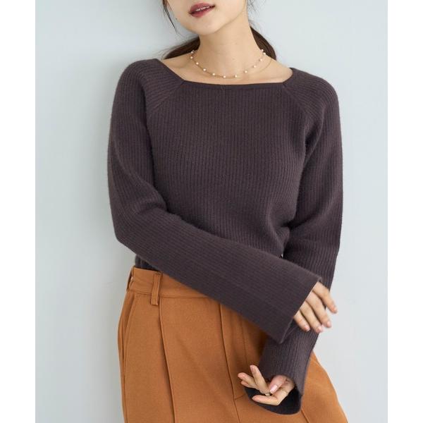 参考価格：4，950円発売時期：2025年11月コンディション：B（目立つ使用感なし）使用感が少ない、または気にならないアイテム全体的：色あせ参考商品名：裏ファー スクエアネックリブニット【585119】参考品番：MXANR255027【商...