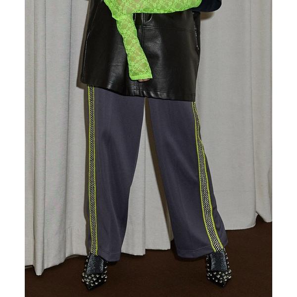 『セール実施中』参考価格：17，930円発売時期：2023年08月コンディション：B（目立つ使用感なし）使用感が少ない、または気にならないアイテムすそ周り：毛玉参考商品名：Knit Tape Side Line Wide Pants/ニット...