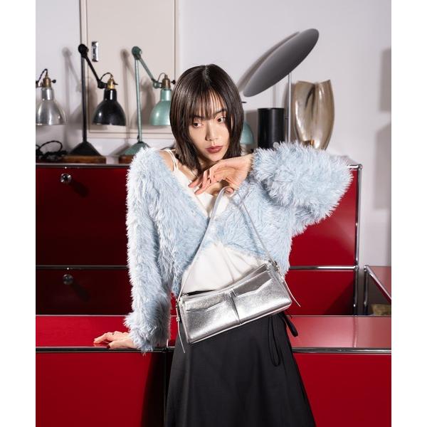 参考価格：11，900円発売時期：2024年11月コンディション：B（目立つ使用感なし）使用感が少ない、または気にならないアイテム内側：汚れ参考商品名：Rachel レイチェル イロンゲイテッドマルチポケットチェーンハンドルバッグ参考品番：...