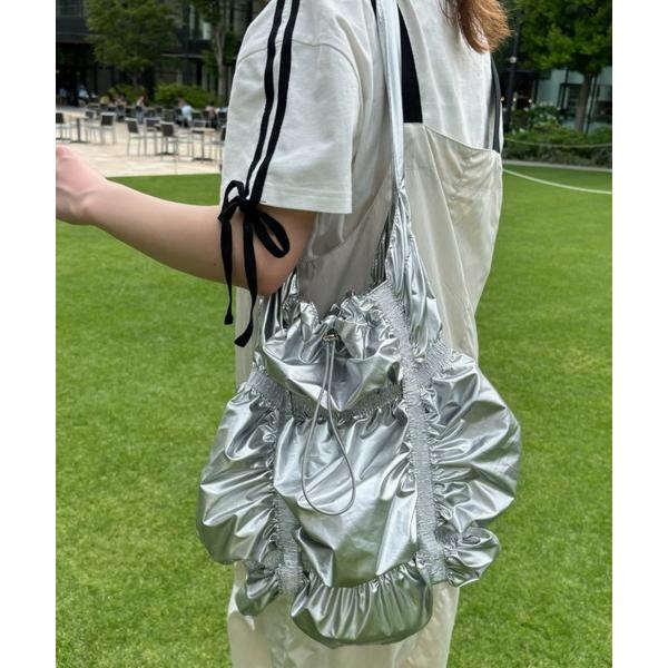 『タイムセール実施中』参考価格：4，840円発売時期：2023年11月コンディション：A（使用感なし）数回使用した程度で使用感が感じられないアイテム参考商品名：メタリックシャーリングショルダーバッグ参考品番：BR78915556【商品に関す...