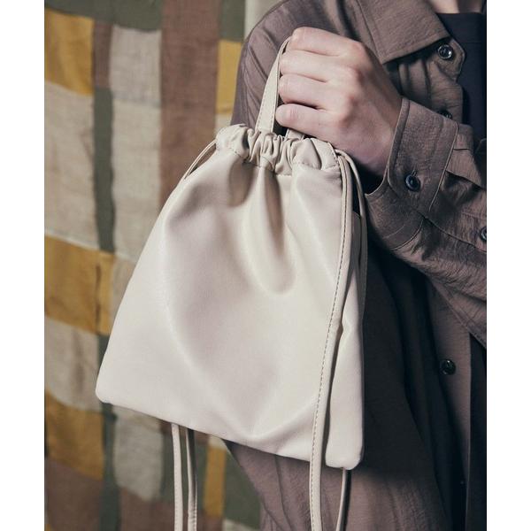 参考価格：3，960円発売時期：2022年02月コンディション：B（目立つ使用感なし）使用感が少ない、または気にならないアイテム表面：汚れ、剥げ参考商品名：《UNISEX》【EX】Vegan Leather Shoulder Drawstr...