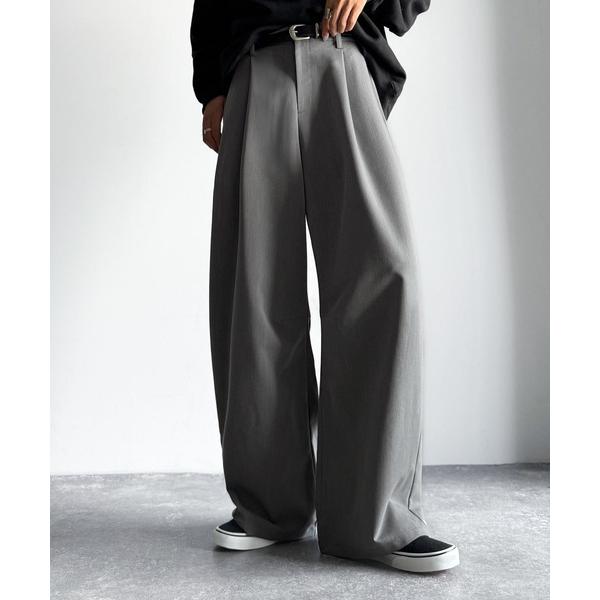 参考価格：5，000円発売時期：2025年09月コンディション：A（使用感なし）数回使用した程度で使用感が感じられないアイテム参考商品名：「進化系ベーシック。」カーブラインワンタックスラックス／Curved Line One-Tuck Sl...