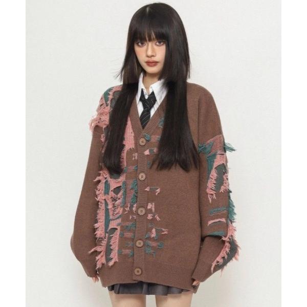 『タイムセール実施中』参考価格：6，373円発売時期：2025年03月コンディション：B（目立つ使用感なし）使用感が少ない、または気にならないアイテム全体的：毛玉参考商品名：ダメージ加工フリンジデザインカーディガン参考品番：F1251802...