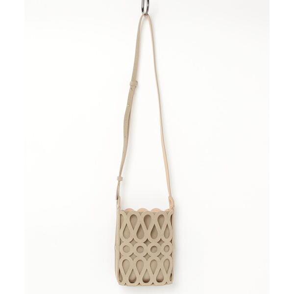 参考価格：29，700円発売時期：2024年07月コンディション：B（目立つ使用感なし）使用感が少ない、または気にならないアイテム角：汚れ参考商品名：＜MARY AL TERNA＞MAZE ミニ ショルダーバッグ参考品番：173259900...