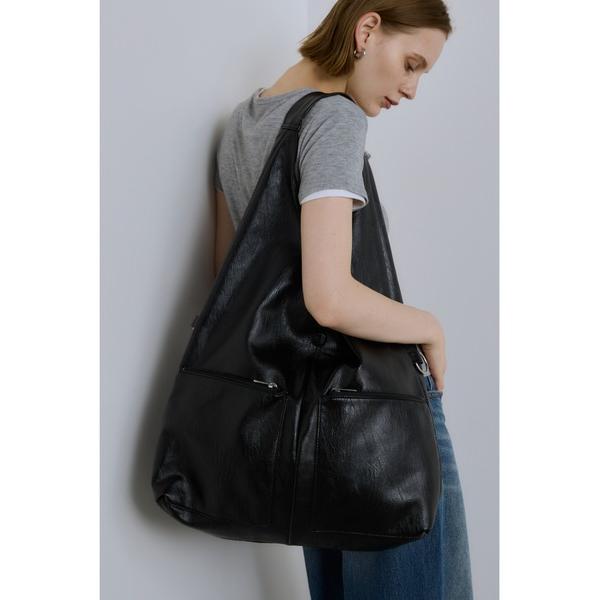 『セール実施中』参考価格：6，600円発売時期：2024年08月コンディション：D（傷・汚れあり）傷や汚れがあるが使用には問題ないアイテム留め具：破れ参考商品名：2WAYアウトポケットトライアングルバッグ / PC（16inch）収納可能参...