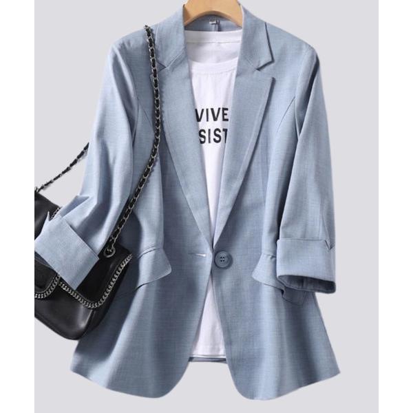 参考価格：6，490円発売時期：2025年05月コンディション：B（目立つ使用感なし）使用感が少ない、または気にならないアイテム後身頃・内側：汚れ参考商品名：シンプルテーラードジャケット参考品番：CAD2505176【商品に関する注意事項】...