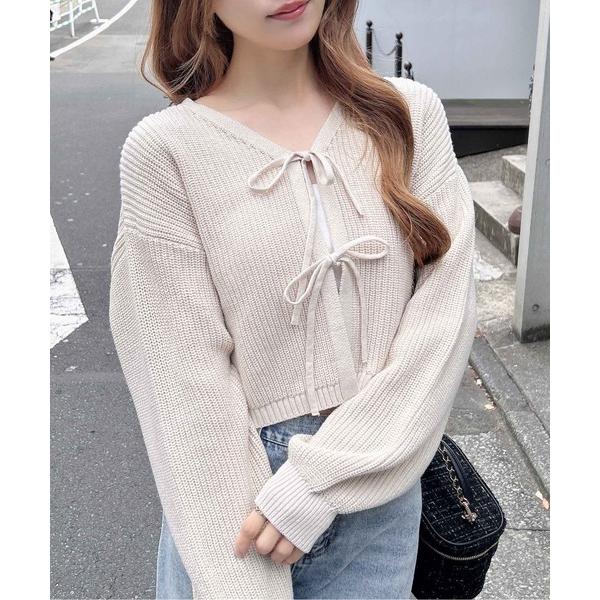 参考価格：3，630円発売時期：2025年01月コンディション：B（目立つ使用感なし）使用感が少ない、または気にならないアイテム袖口：毛玉参考商品名：Vネック2つリボンニットカーディガン参考品番：1999-600029【商品に関する注意事項...