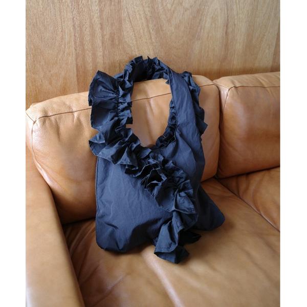 参考価格：6，600円発売時期：2025年04月コンディション：B（目立つ使用感なし）使用感が少ない、または気にならないアイテム表面・底：汚れ参考商品名：SMIRNASLI(サミールナスリ) フリルショルダーBAG　499923参考品番：4...