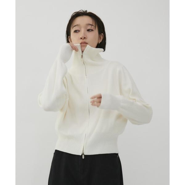 参考価格：6，600円発売時期：2025年10月コンディション：C（やや使用感あり）使用感があり、やや気になる傷や汚れがあるアイテム全体的：汚れ、保管上のにおいがします。参考商品名：Zip Up HighNeck Knit / ジップアップ...