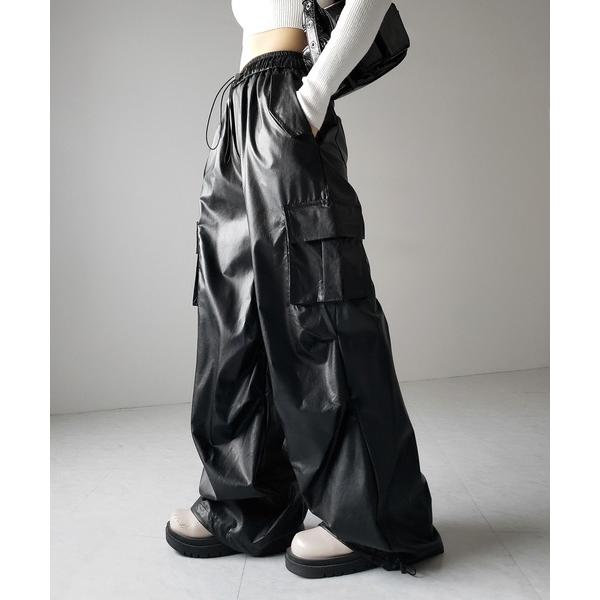 『セール実施中』参考価格：5，999円発売時期：2024年11月コンディション：A（使用感なし）数回使用した程度で使用感が感じられないアイテム参考商品名：【 選べる４size ／ ２color 】２WAY ドロストフェイクレザーワイドカーゴ...