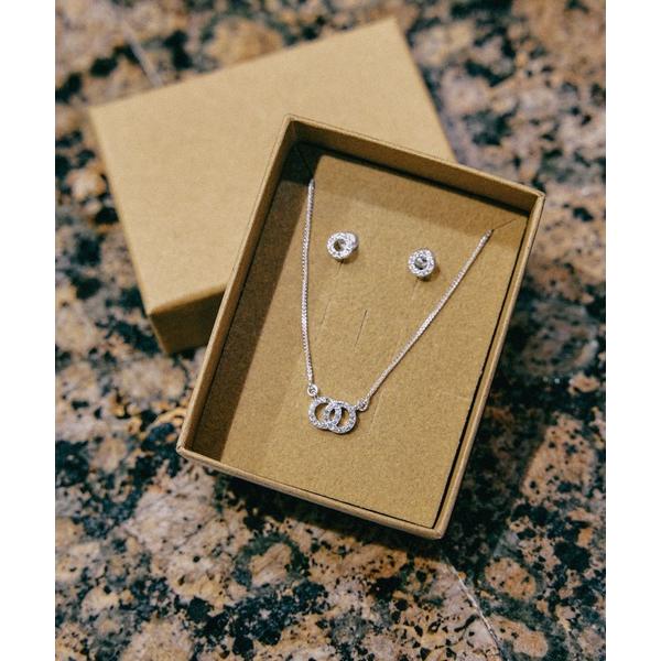 参考価格：8，800円発売時期：2025年11月コンディション：B（目立つ使用感なし）使用感が少ない、または気にならないアイテム表面：汚れ、くすみ付属品：箱参考商品名：【PILGRIM】HARLAN ギフトBOX　601961参考品番：60...