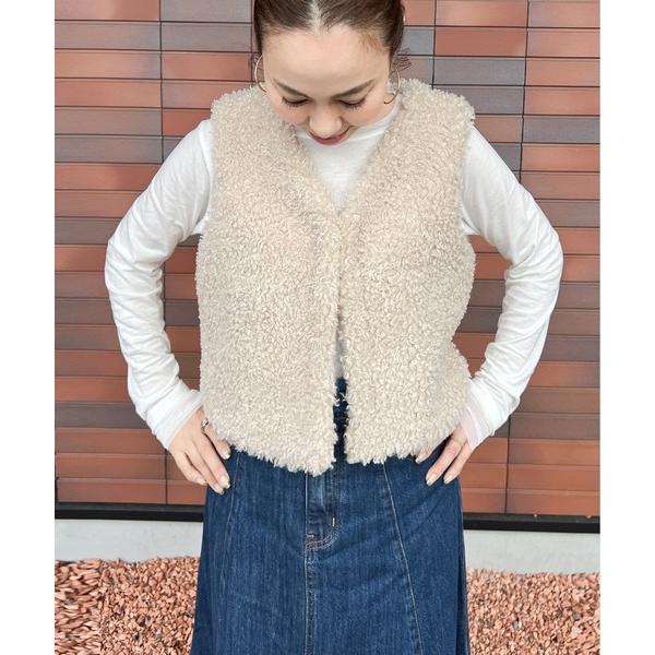 『タイムセール実施中』参考価格：5，980円発売時期：2025年10月コンディション：A（使用感なし）数回使用した程度で使用感が感じられないアイテム参考商品名：【loverara.loverara select】フェイクファーベスト参考品番...