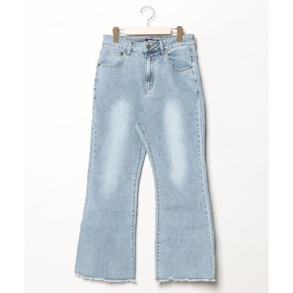 参考価格：6，999円発売時期：2025年10月コンディション：A（使用感なし）数回使用した程度で使用感が感じられないアイテムベルト：欠損参考商品名：ブラスト＆裾フリンジ加工ストレッチ素材スリムフレアデニムパンツ／Blasted ＆ Fri...