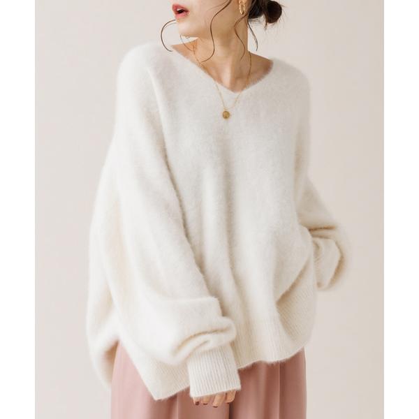 『セール実施中』参考価格：25，850円発売時期：2022年10月コンディション：A（使用感なし）数回使用した程度で使用感が感じられないアイテム参考商品名：FOX＆Cashmere Vネックゆったりニットプルオーバー参考品番：3145004...