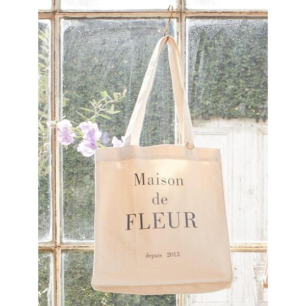 『セール実施中』参考価格：3，600円発売時期：2023年11月コンディション：D（傷・汚れあり）傷や汚れがあるが使用には問題ないアイテム全体的：汚れ参考商品名：ブランドロゴプリントスクエアトートSバッグ参考品番：8A33F0J0100【商...