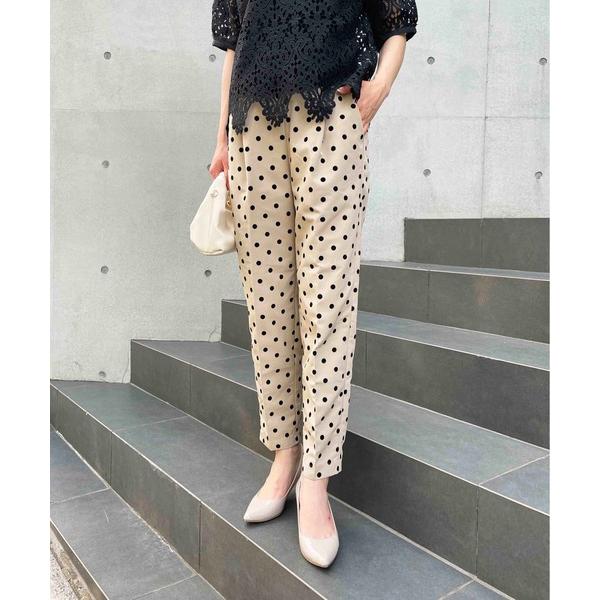 『セール実施中』参考価格：13，200円発売時期：2022年08月コンディション：C（やや使用感あり）使用感があり、やや気になる傷や汚れがあるアイテムすそ周り・後身頃：汚れ参考商品名：【セットアップ可能】フロッキードットセンタープレスパンツ...