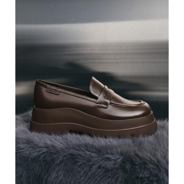 参考価格：10，900円発売時期：2025年10月コンディション：B（目立つ使用感なし）使用感が少ない、または気にならないアイテム表面：汚れ参考商品名：Leoi レオイ プラットフォーム ペニーローファー参考品番：CK1-70381161【...